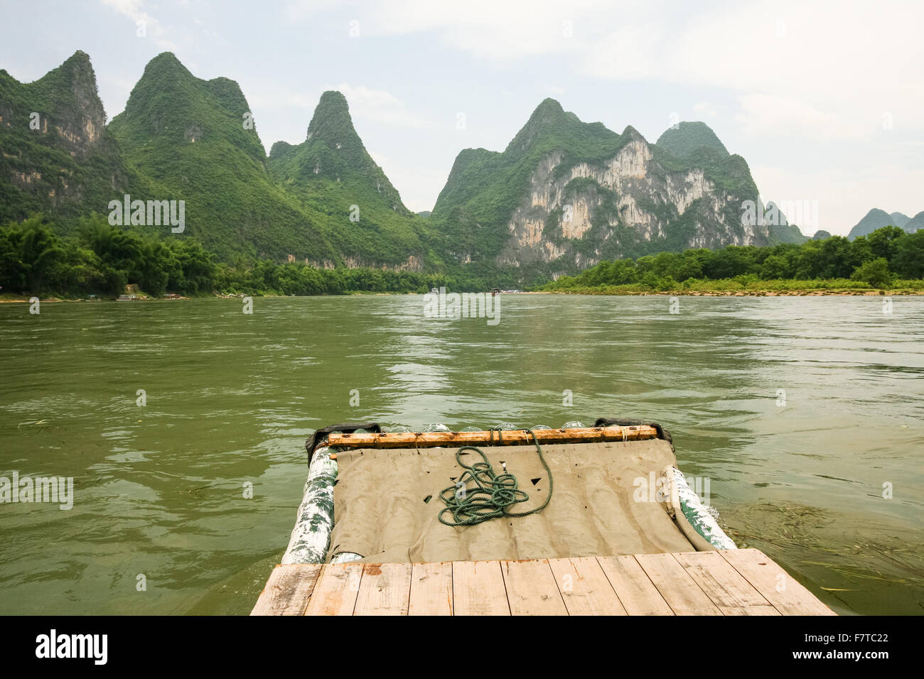 Bamboo rafting li river china Stock Photo - Alamy