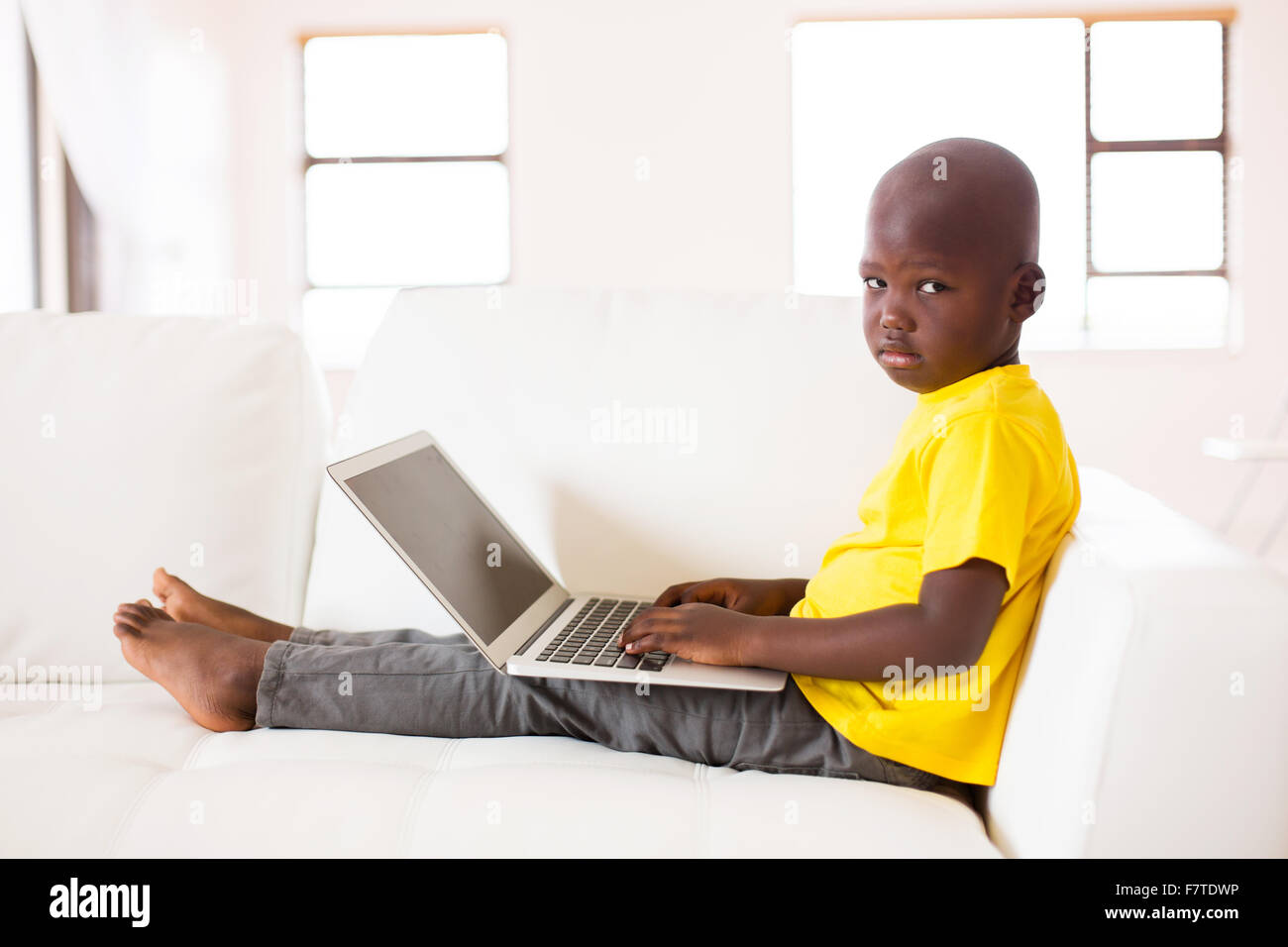 African side view kid hi-res stock photography and images - Alamy