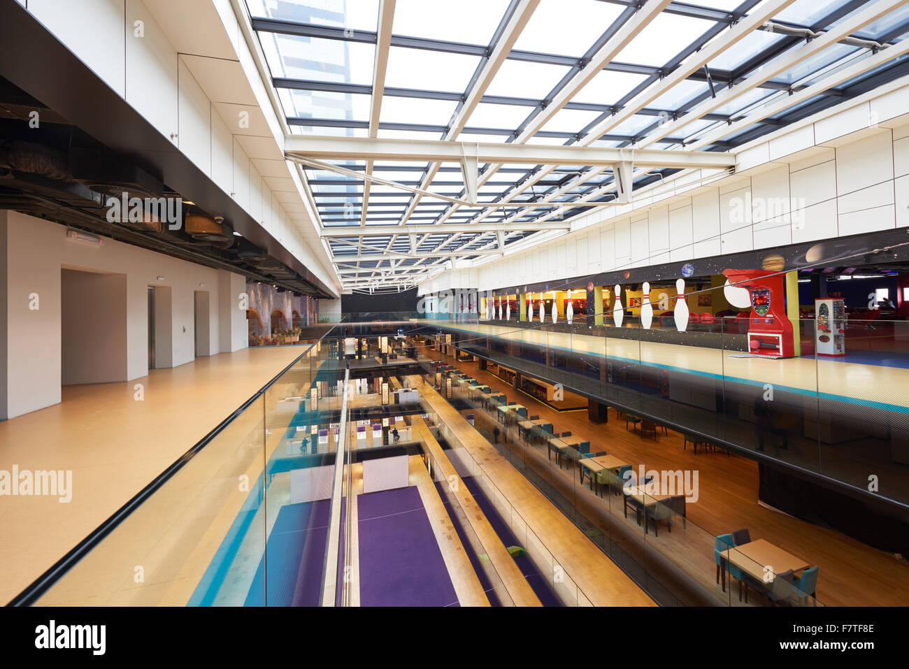 modern bright shopping mall indoor architecture Stock Photo - Alamy