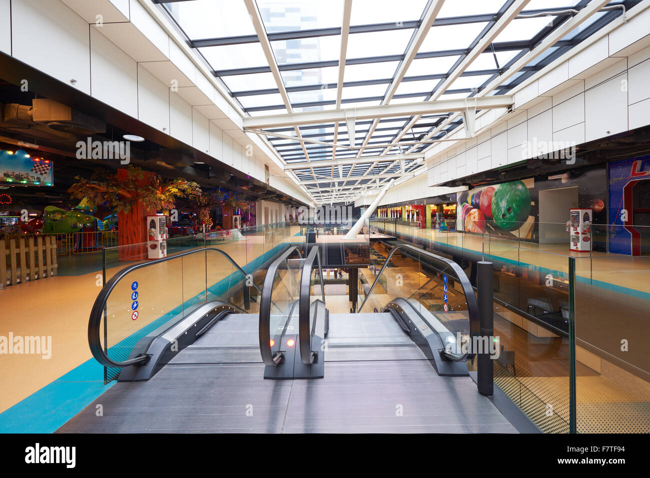 modern bright shopping mall indoor architecture Stock Photo - Alamy