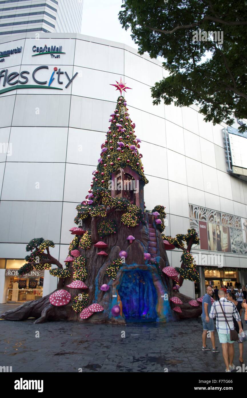 A very tall Christmas tree Stock Photo - Alamy
