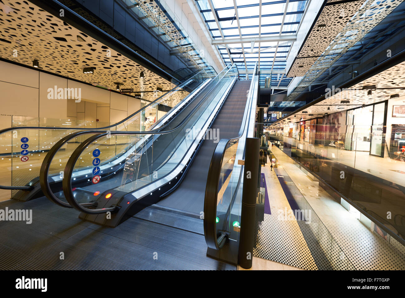 Shopping mall center escalators. Zoom blur movement Stock Photo - Alamy