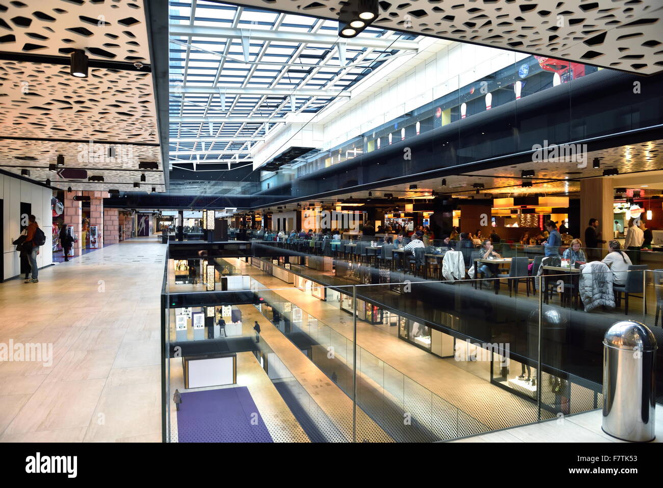 modern bright shopping mall indoor architecture Stock Photo - Alamy