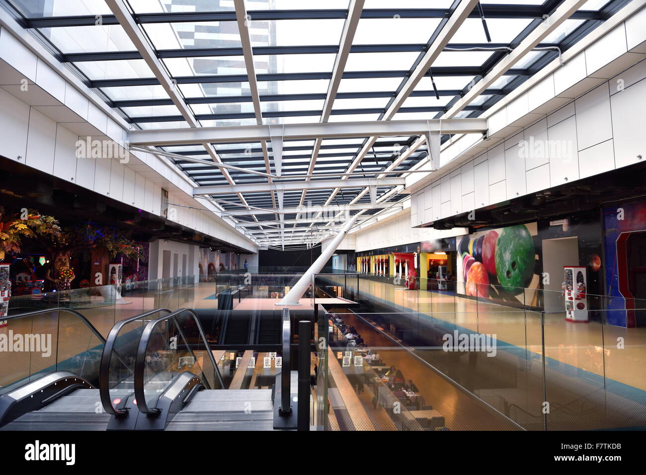 modern bright shopping mall indoor architecture Stock Photo - Alamy