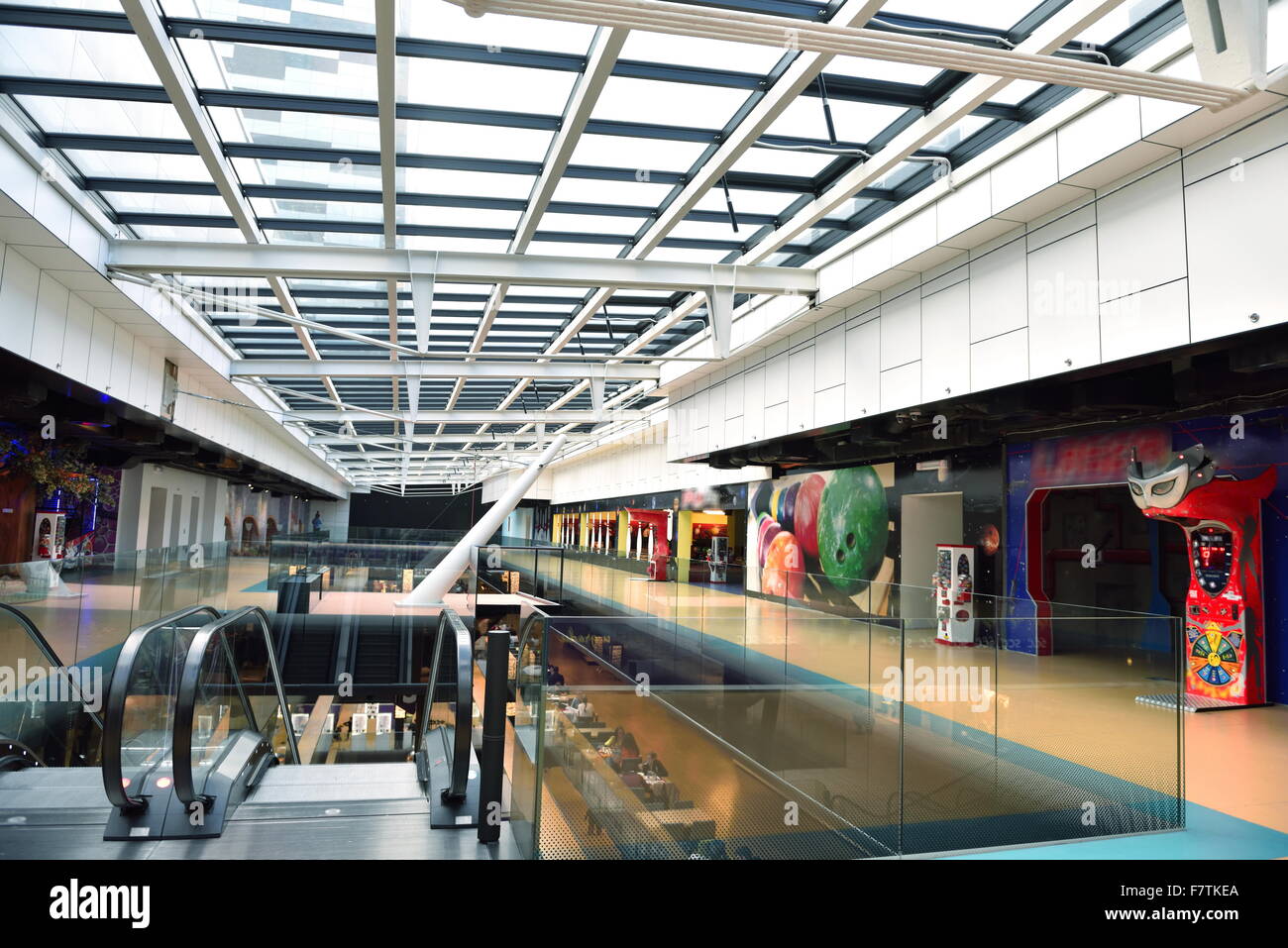 modern bright shopping mall indoor architecture Stock Photo - Alamy