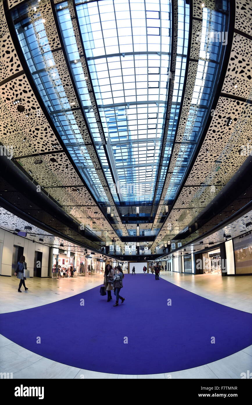 modern bright shopping mall indoor architecture Stock Photo - Alamy