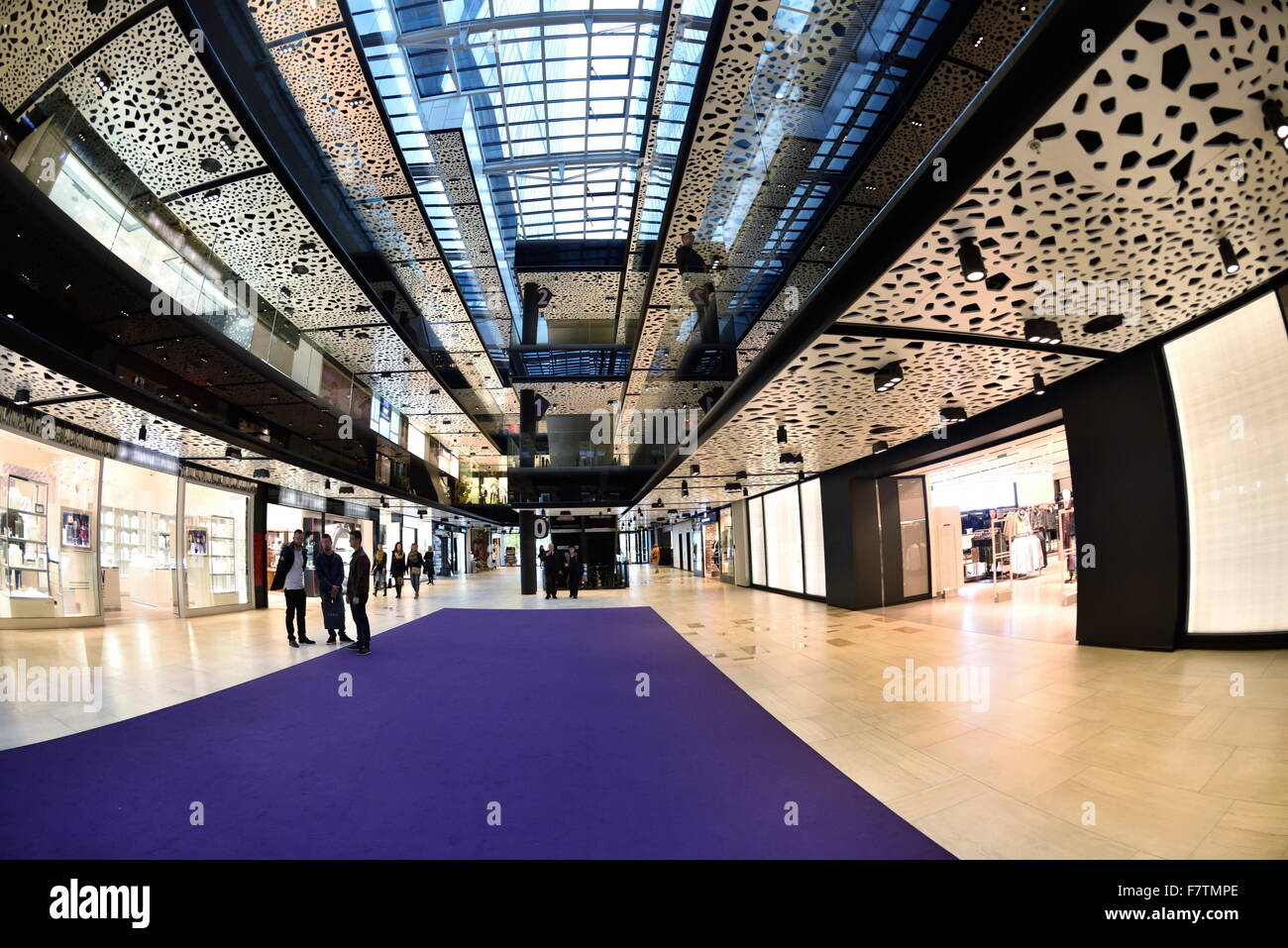 modern bright shopping mall indoor architecture Stock Photo - Alamy