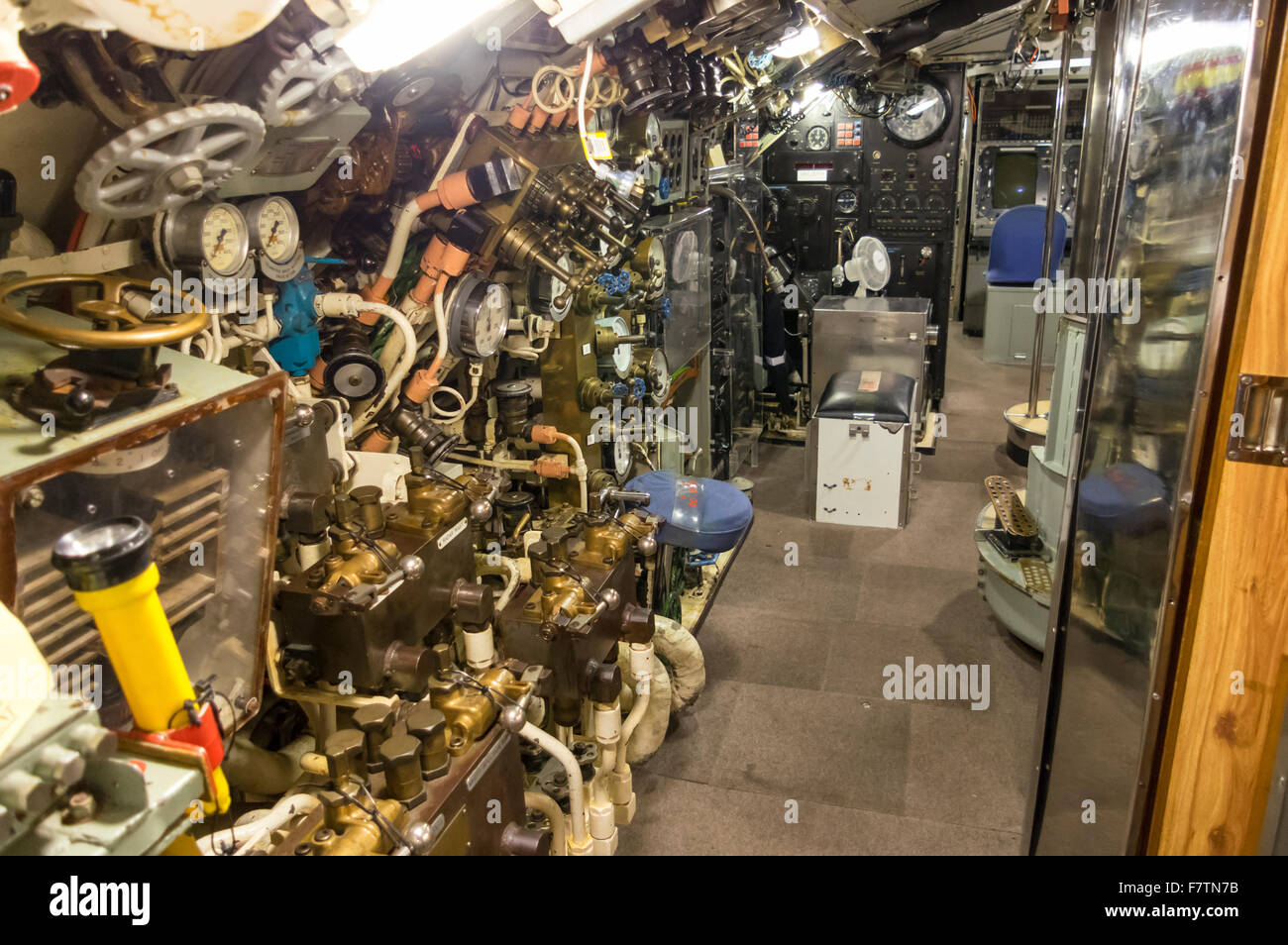 Inside the Royal Australian Navy submarine HMAS Ovens, on display in ...