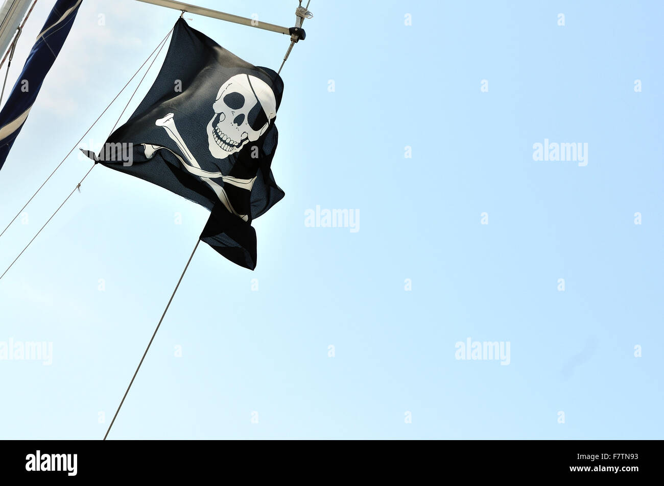 Pirate flag on board Stock Photo - Alamy