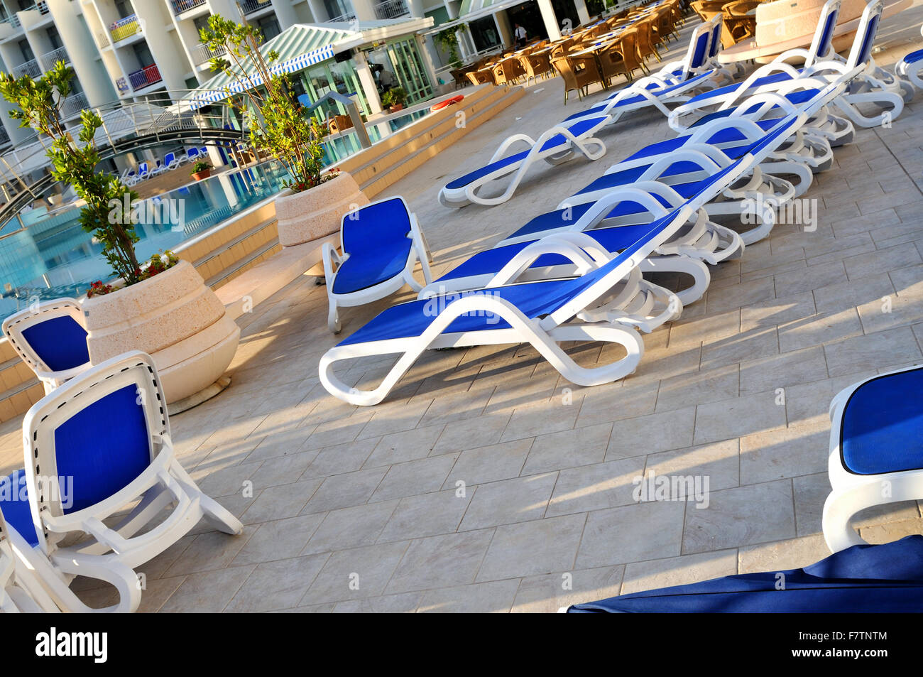 Empty chairs by the pool of luxery hotel Stock Photo - Alamy