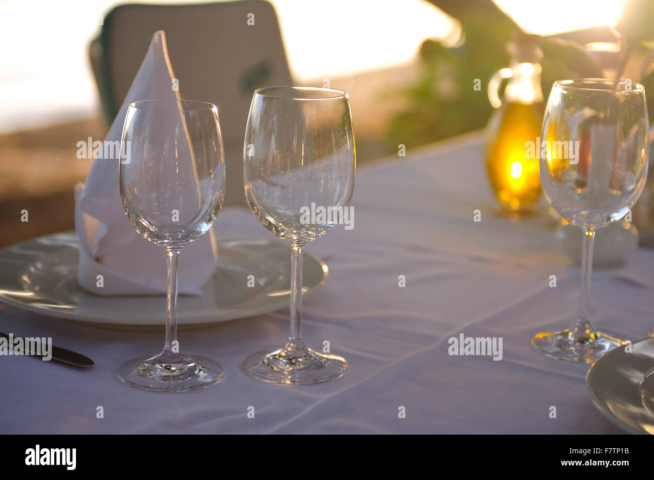empty vine glasses at outdoor restaurant Stock Photo - Alamy