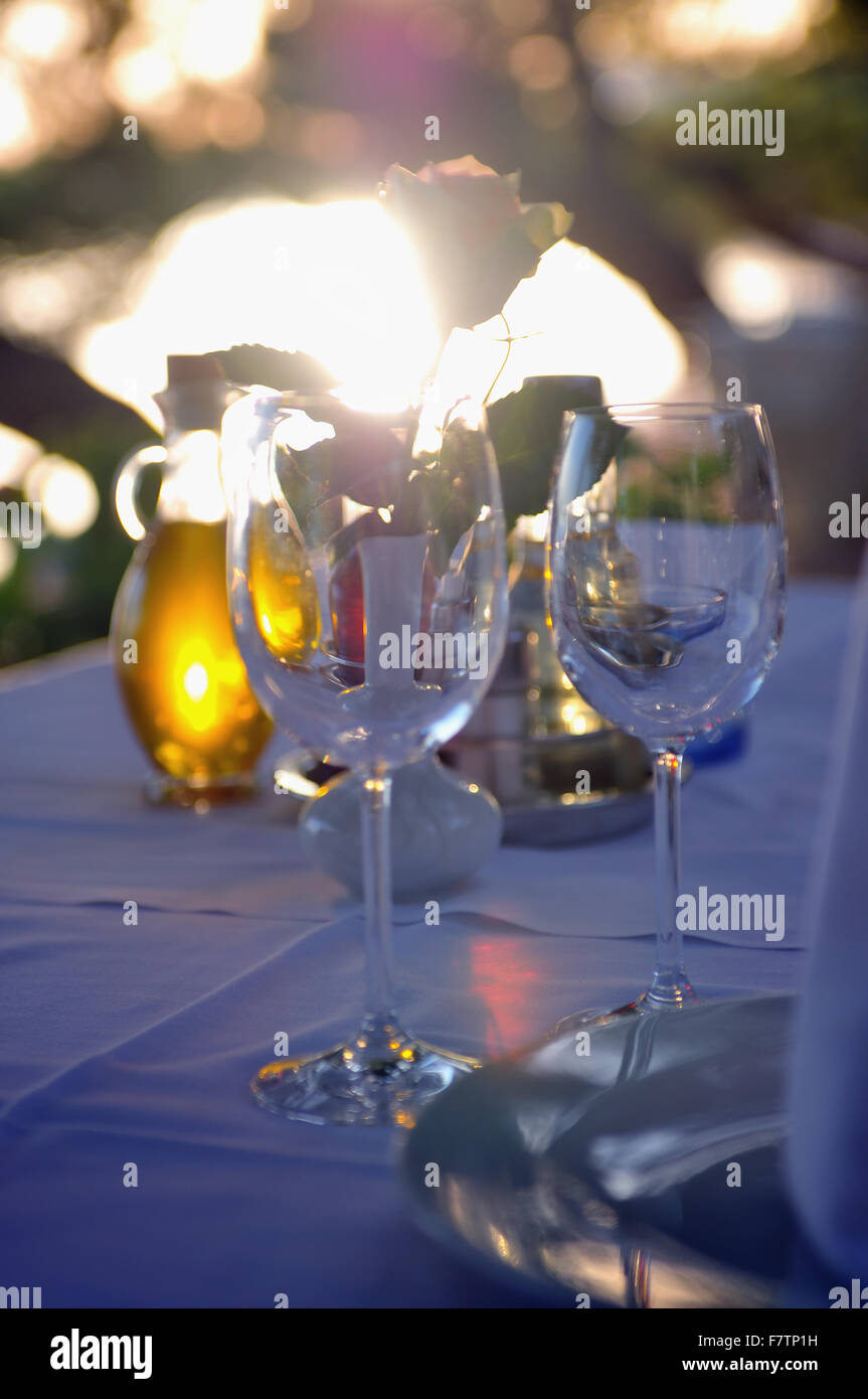 empty vine glasses at outdoor restaurant Stock Photo - Alamy