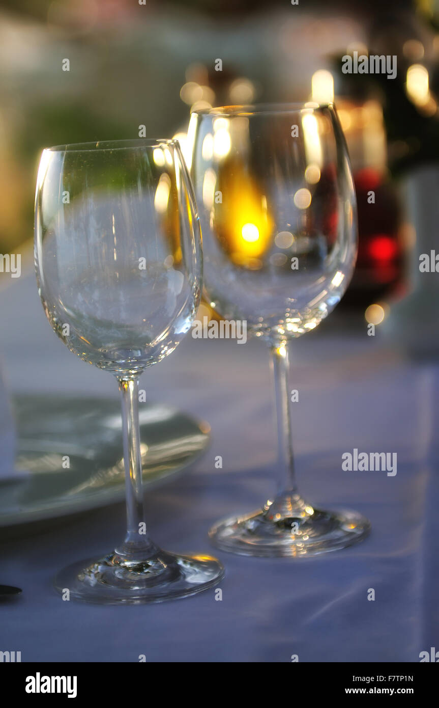 empty vine glasses at outdoor restaurant Stock Photo - Alamy