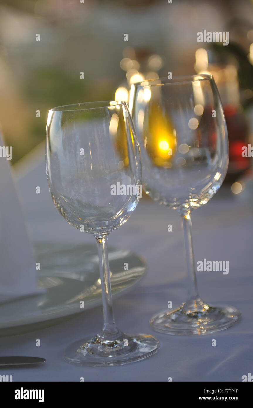empty vine glasses at outdoor restaurant Stock Photo - Alamy