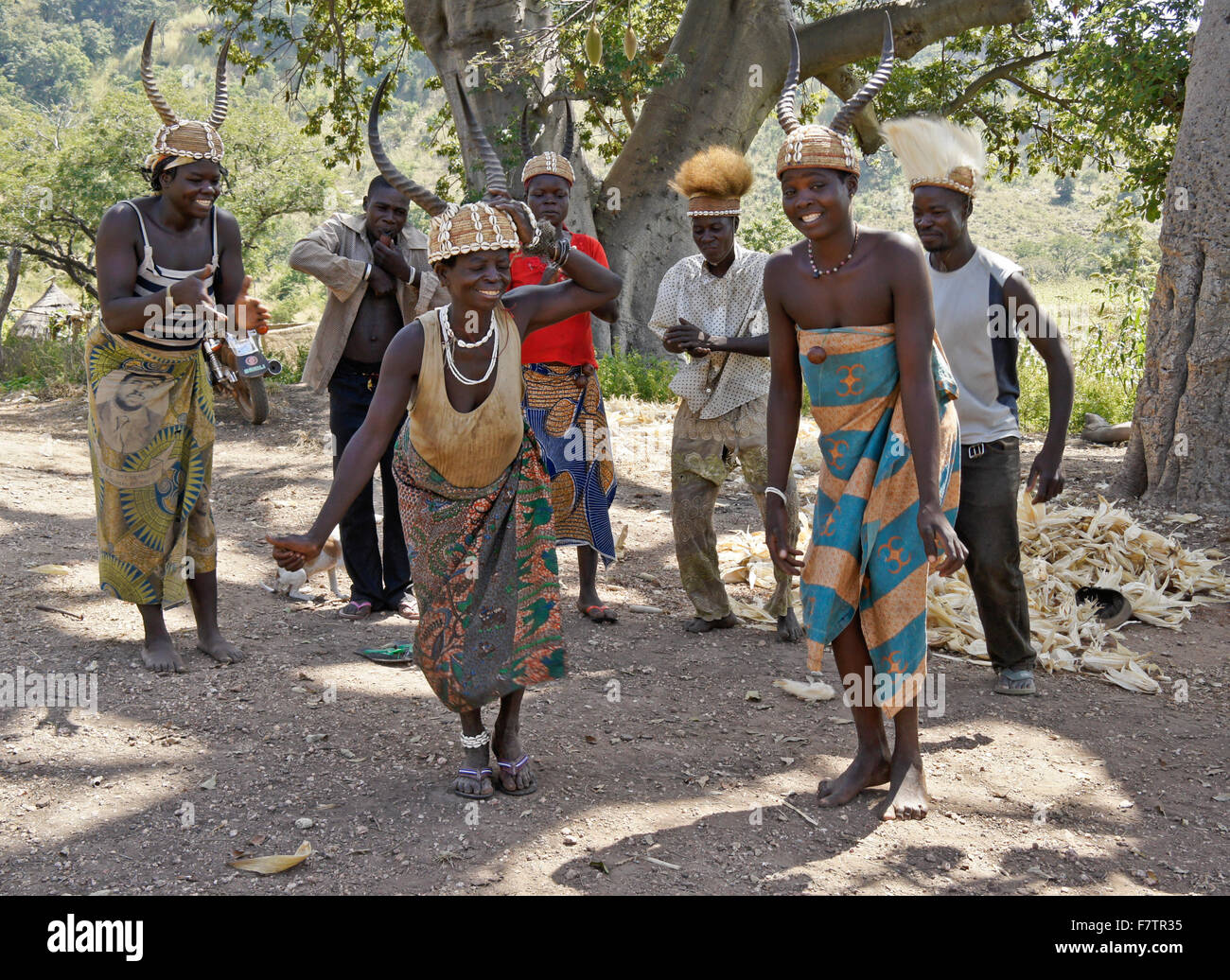 Native african dancers hi-res stock photography and images - Alamy