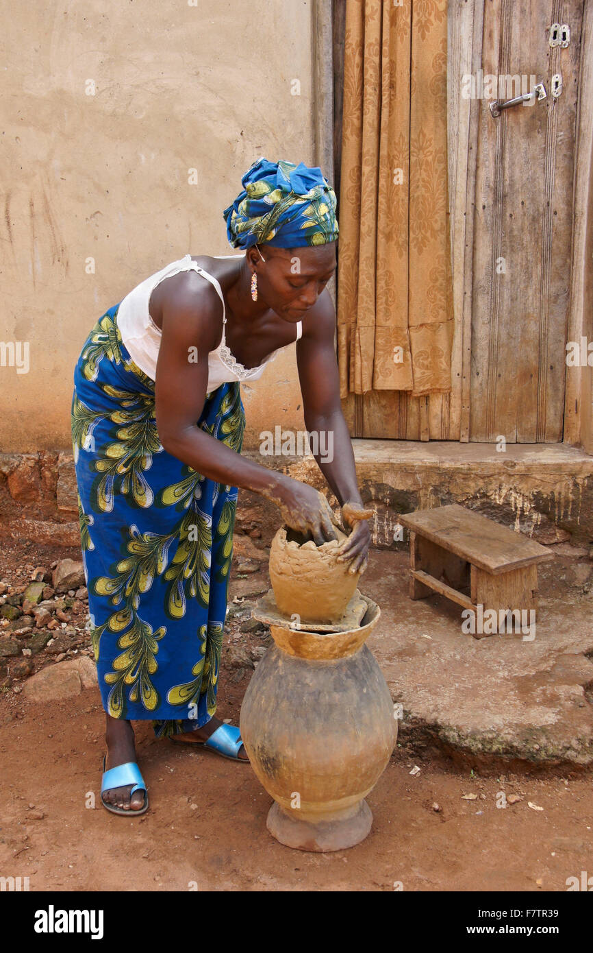 Making Pottery Africa High Resolution Stock Photography and Images - Alamy