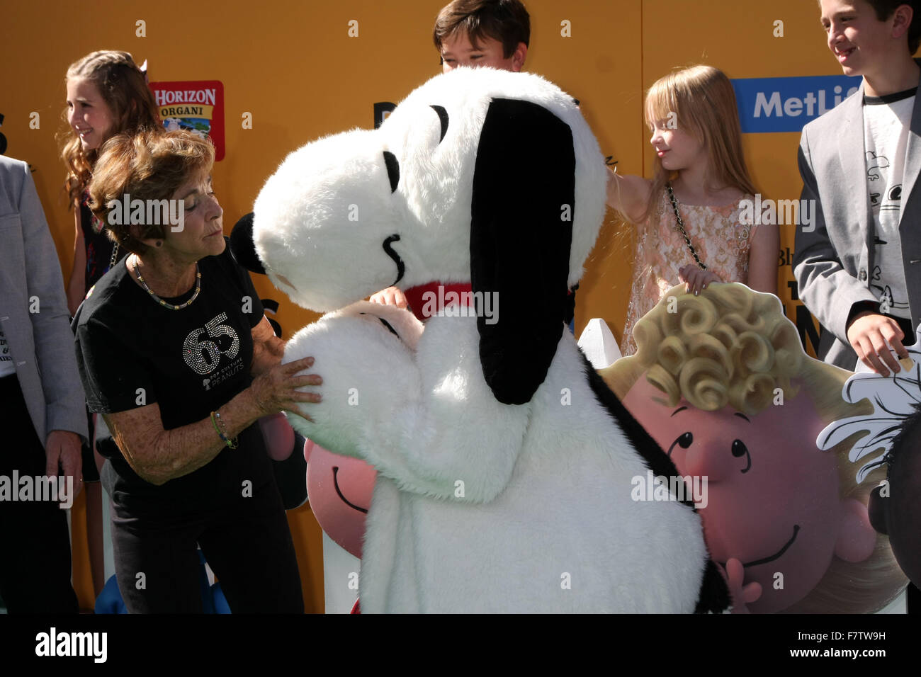 Jean schultz snoopy hi-res stock photography and images - Alamy