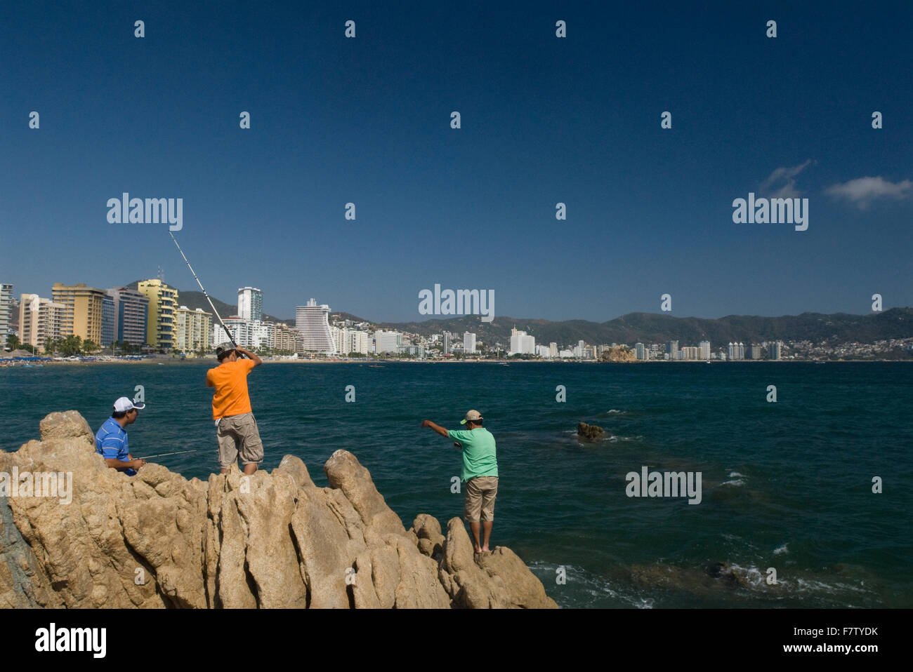 Playa Papagayo rocks in Acapulco Bay, Acapulco, Mexico Stock Photo - Alamy