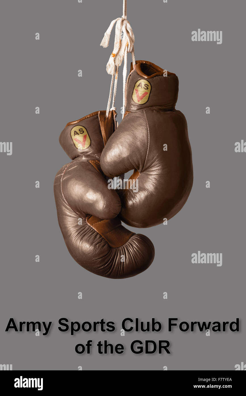 old Boxing Gloves in the Color of former socialist german Army Sports ...