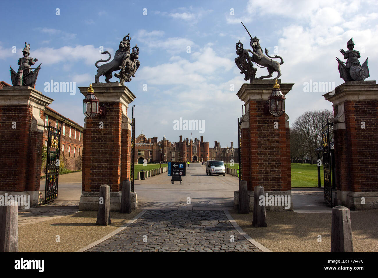 Hampton Court entrance Stock Photo - Alamy
