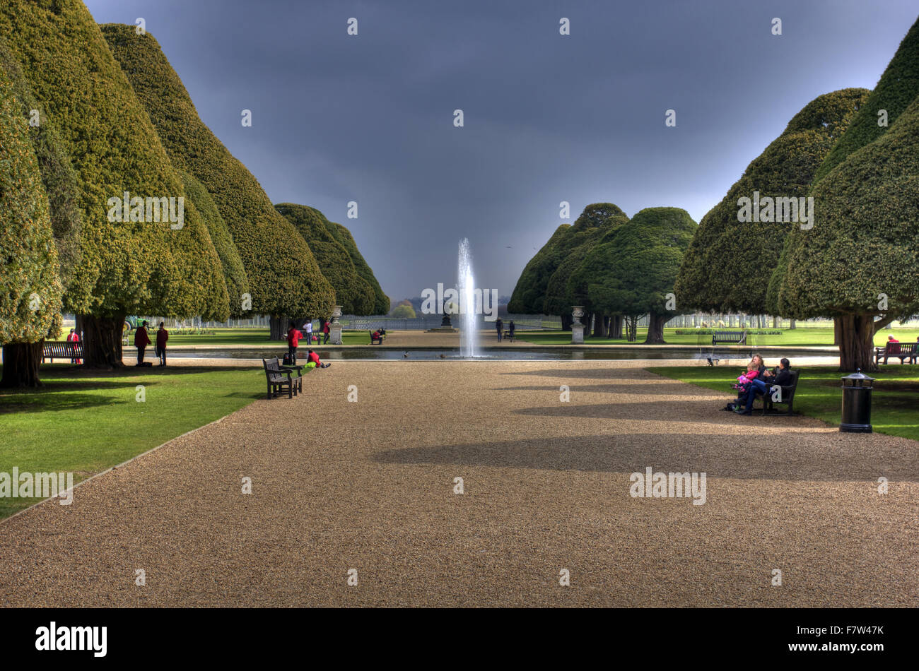 Hampton Court water feature Stock Photo - Alamy