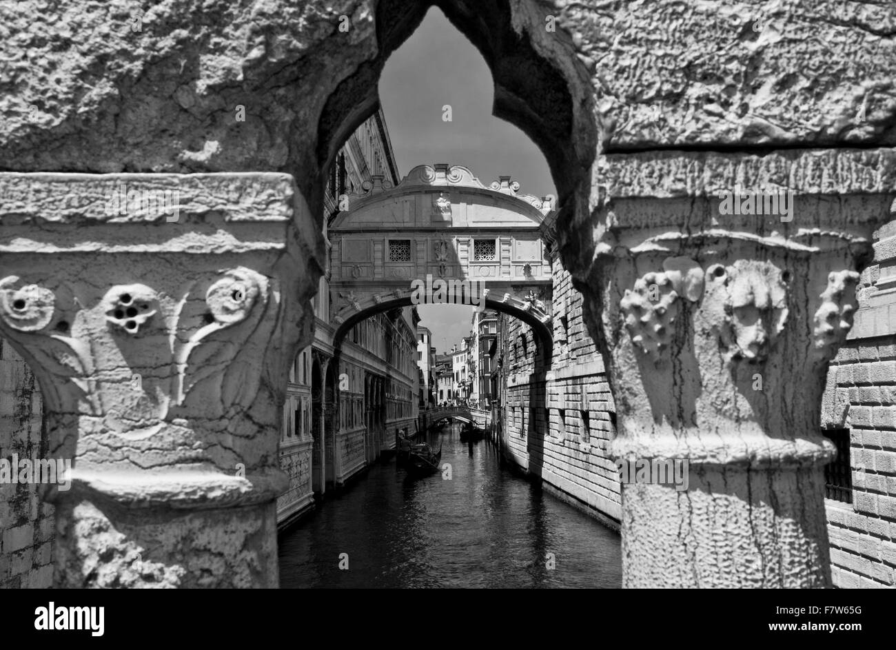 Enclosed limestone bridge hi-res stock photography and images - Alamy