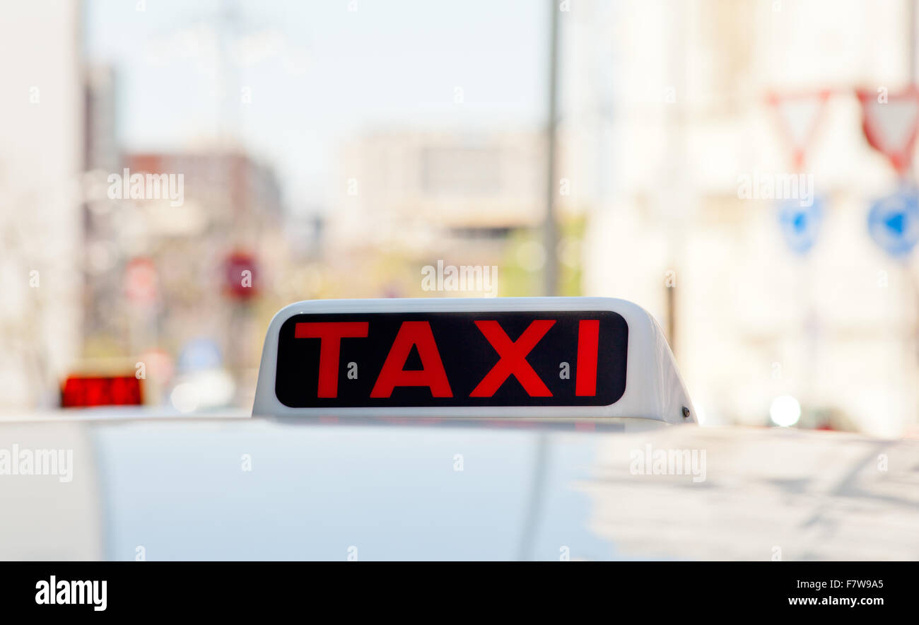 White taxi hi-res stock photography and images - Alamy