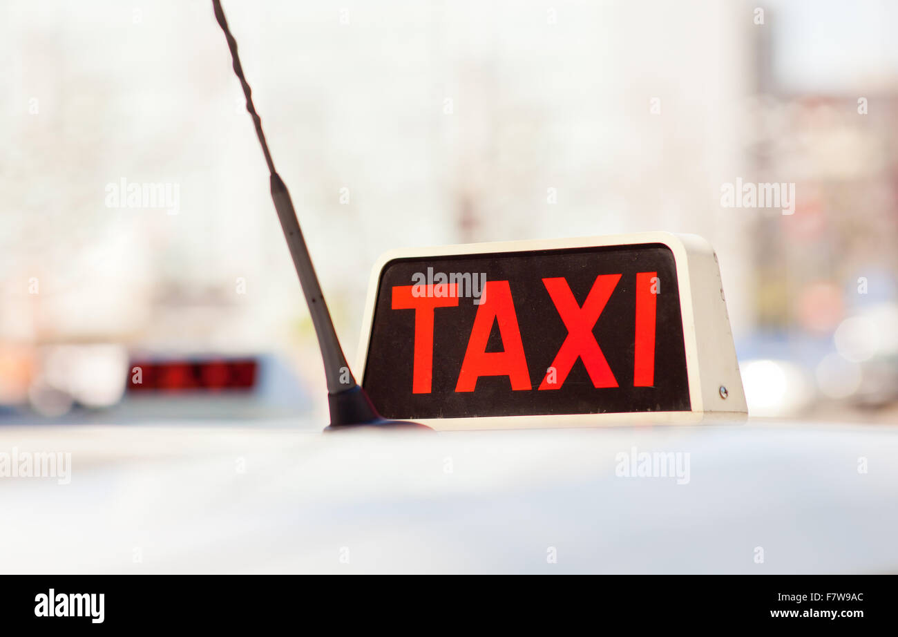 White taxi hi-res stock photography and images - Alamy