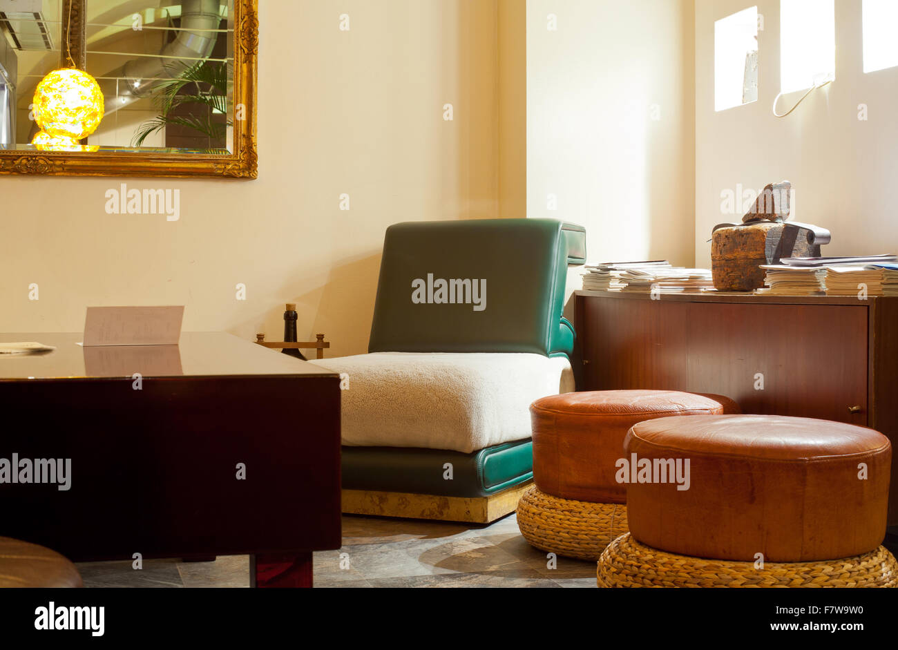 Pub furniture hi-res stock photography and images - Alamy