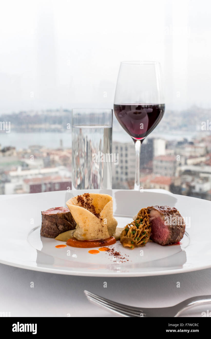 City view restaurant hi-res stock photography and images - Alamy