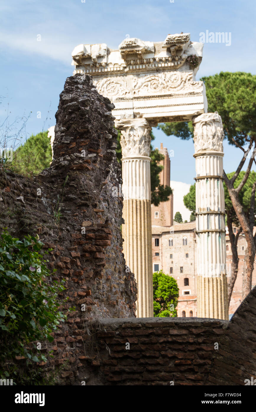 Building ruins and ancient columns in Rome, Italy Stock Photo - Alamy