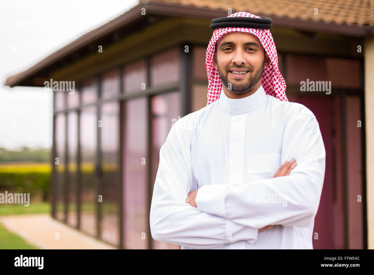 Saudi arabian man hi-res stock photography and images - Alamy
