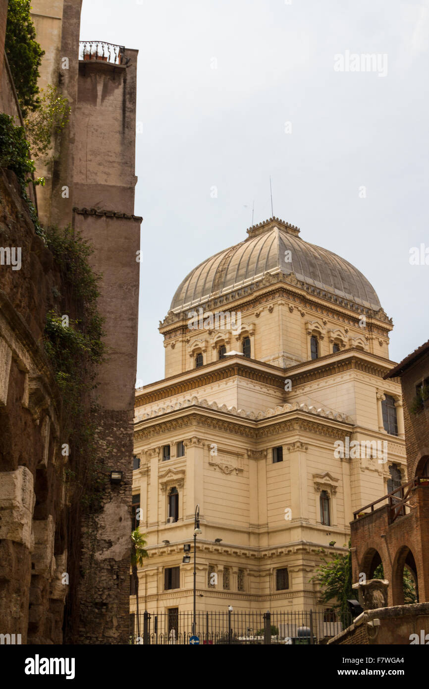 Synagogue and the Jewish ghetto at Rome, Italy Stock Photo - Alamy