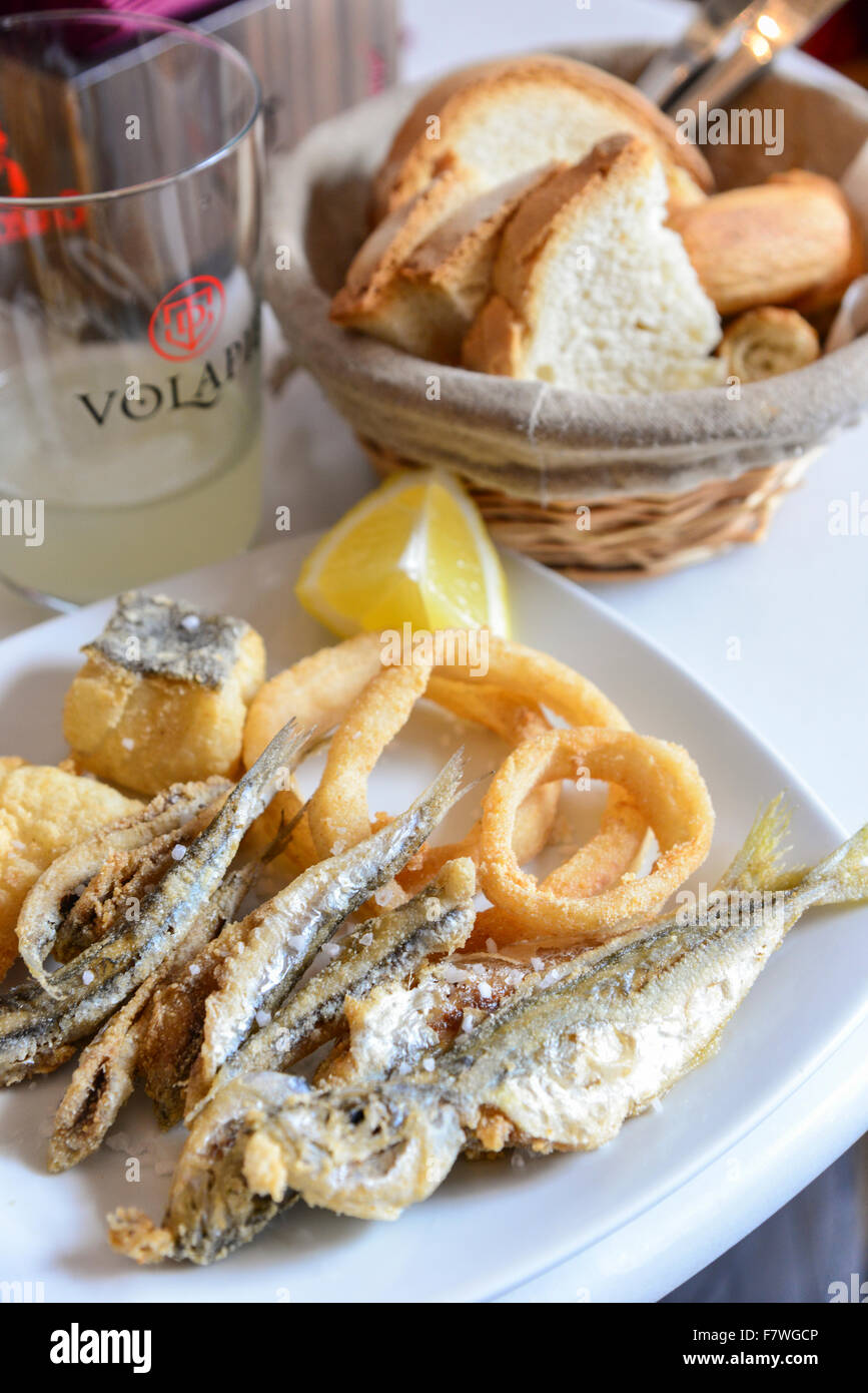 Ronda restaurant hi-res stock photography and images - Alamy