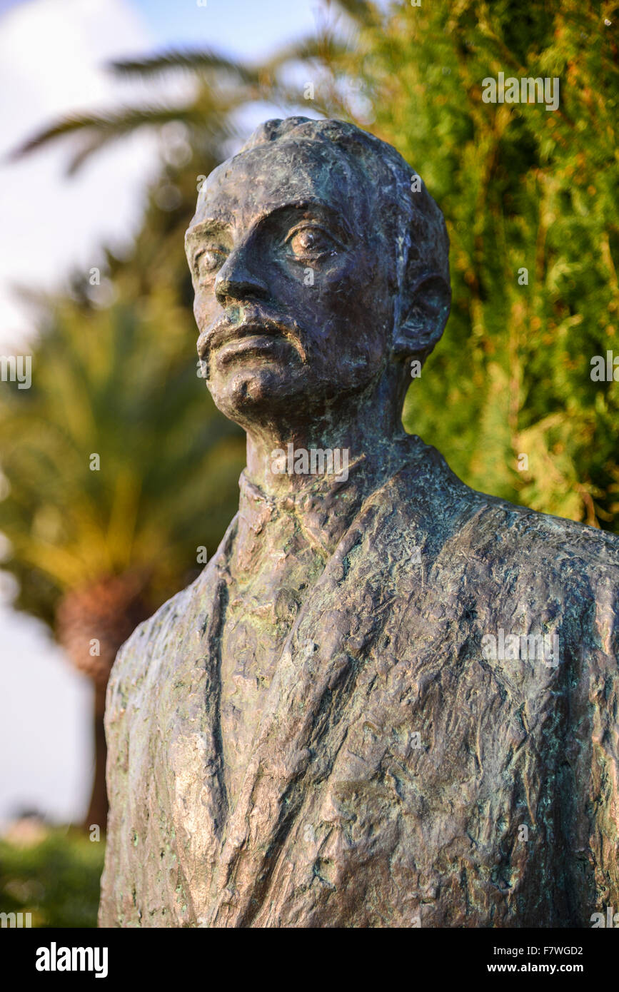 Bronze statue of rilke hi-res stock photography and images - Alamy