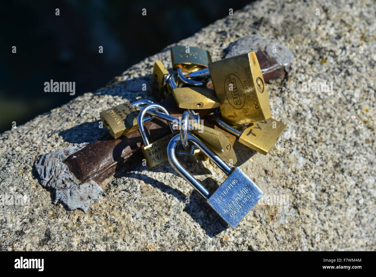 Arch locks hi-res stock photography and images - Alamy