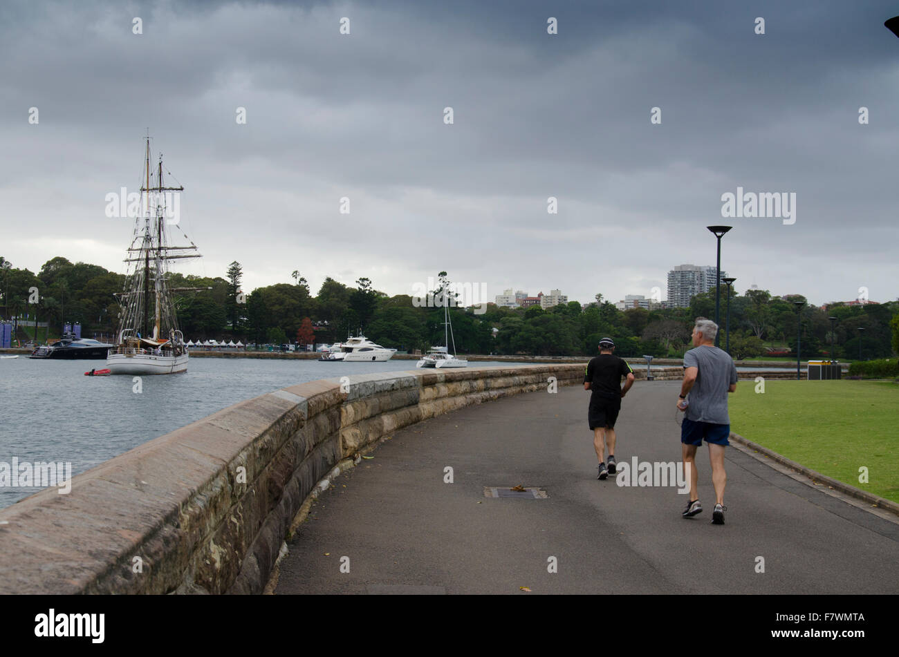 People running through the Royal Botanic Gardens next to Sydney Harbour ...