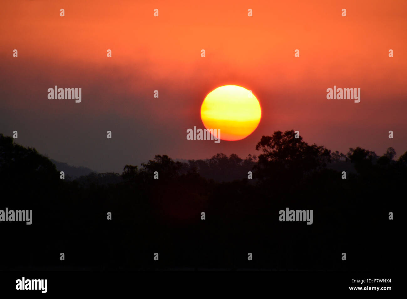 OUTBACK SUNSET on a Queensland cattle station Stock Photo - Alamy