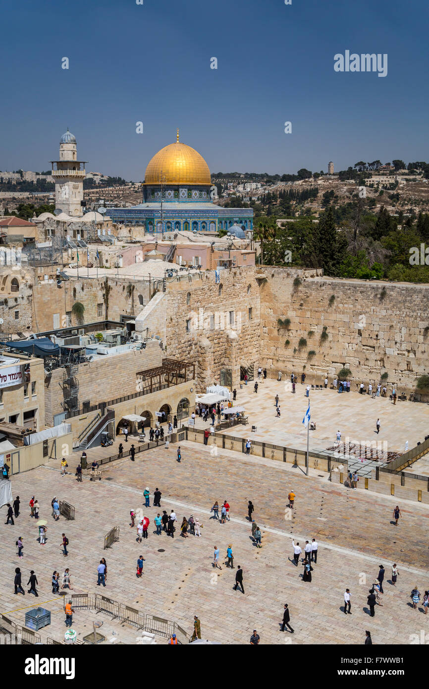 A view of the Temple Mount with Dome of the Rock and the Western Wall ...