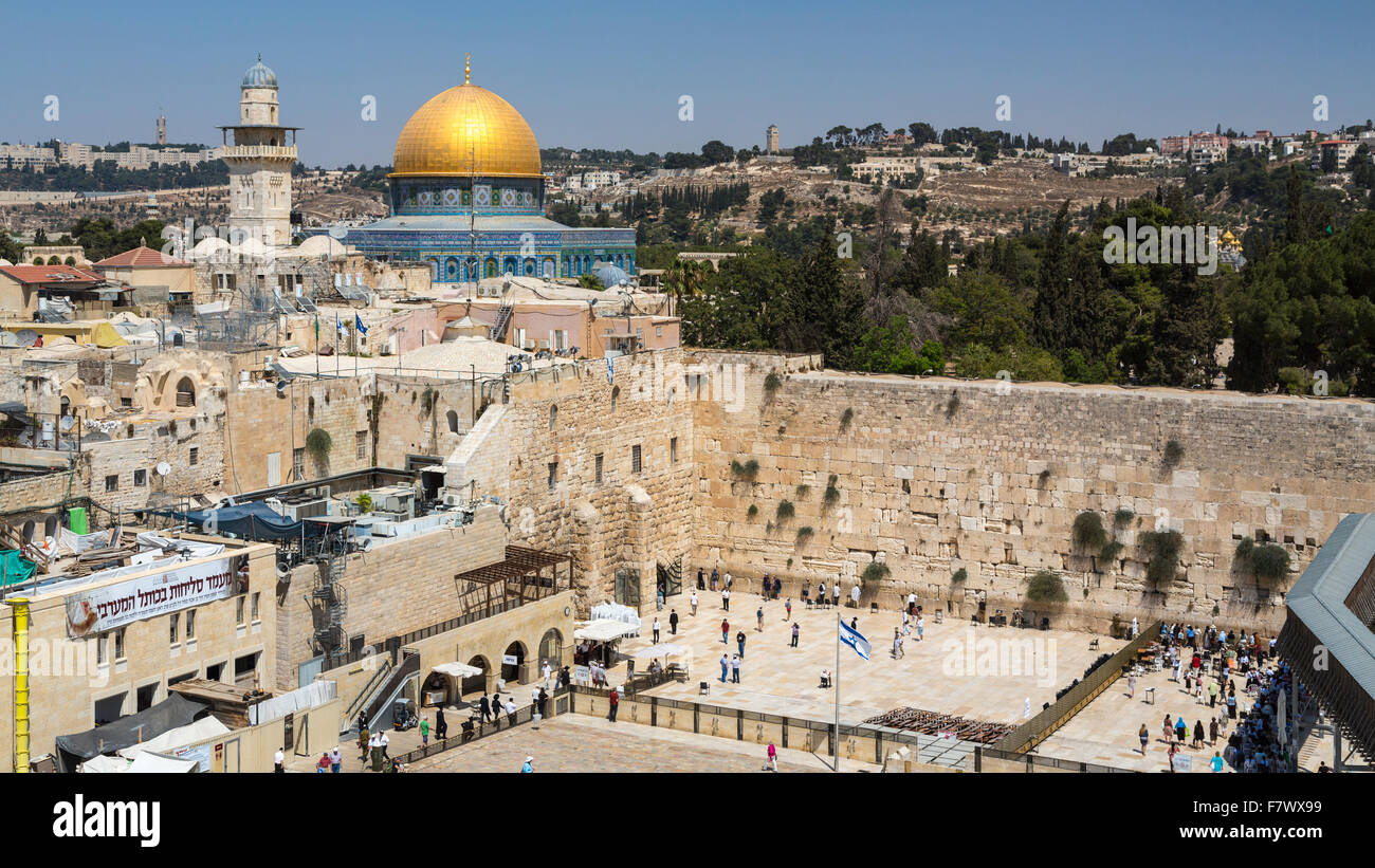 A view of the Temple Mount with Dome of the Rock and the Western Wall ...