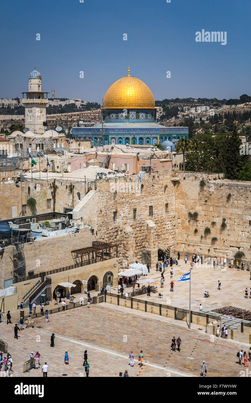 A view of the Temple Mount with Dome of the Rock and the Western Wall ...