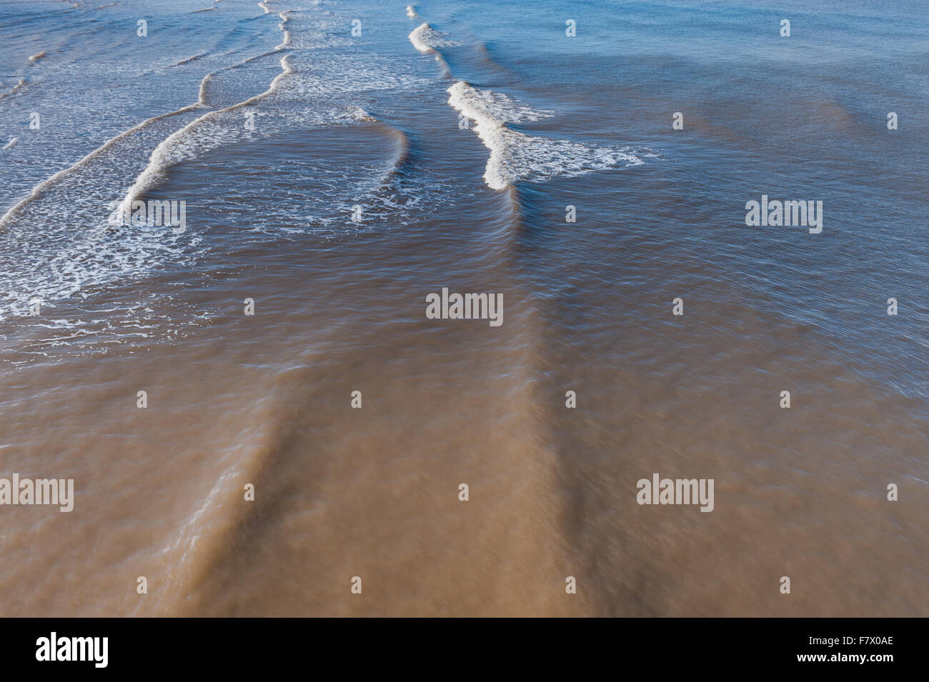 Breaking wave patterns hi-res stock photography and images - Alamy