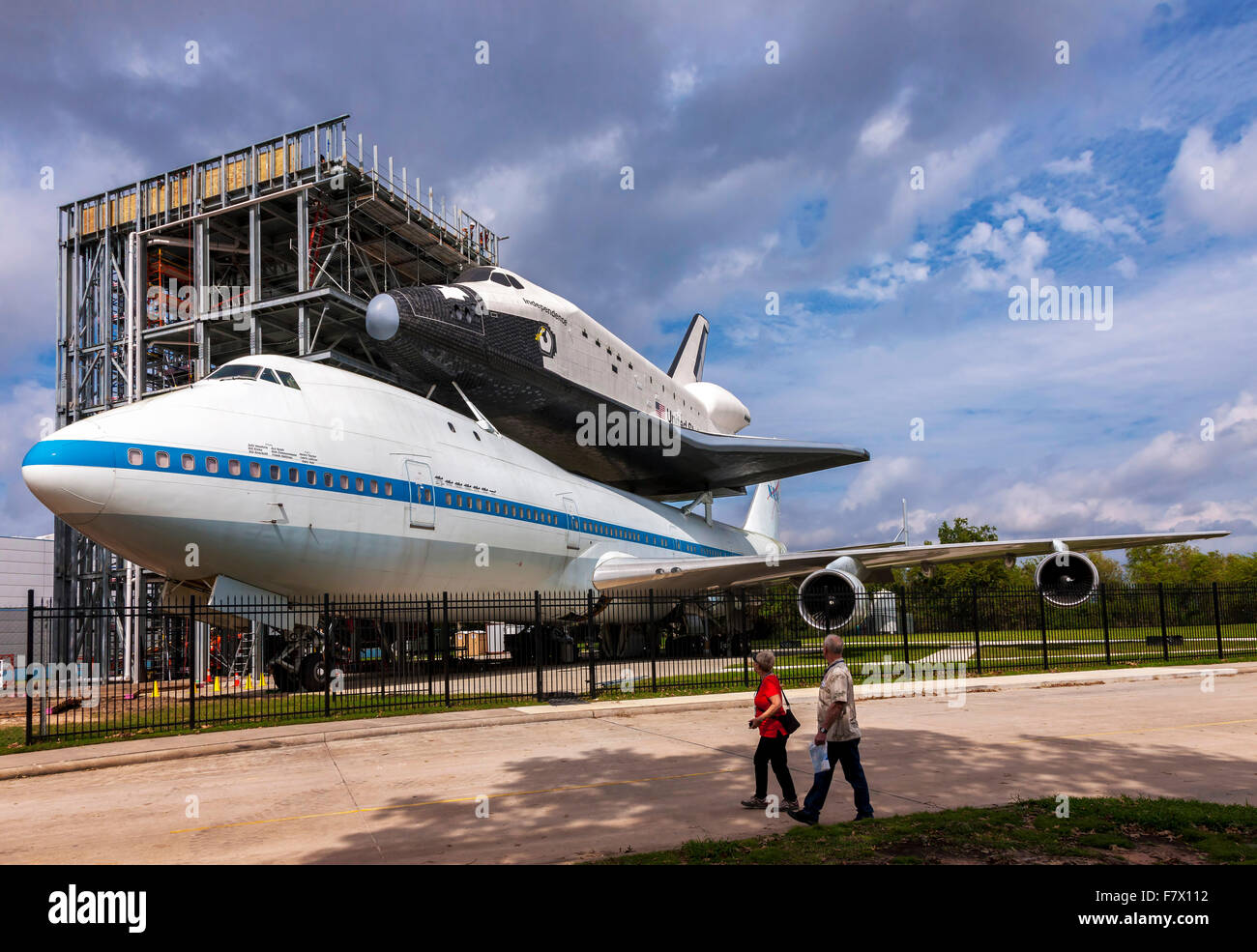 Boeing Space Shuttle with Independence at Space Center Houston, Texas ...