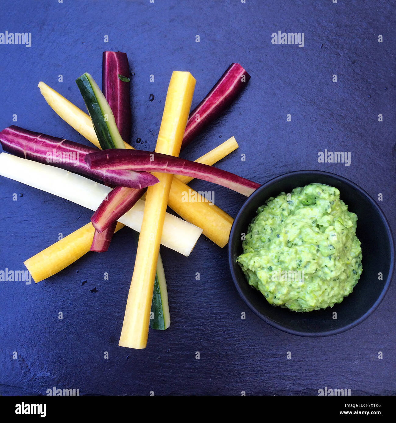 Raw vegetables and dip Stock Photo - Alamy