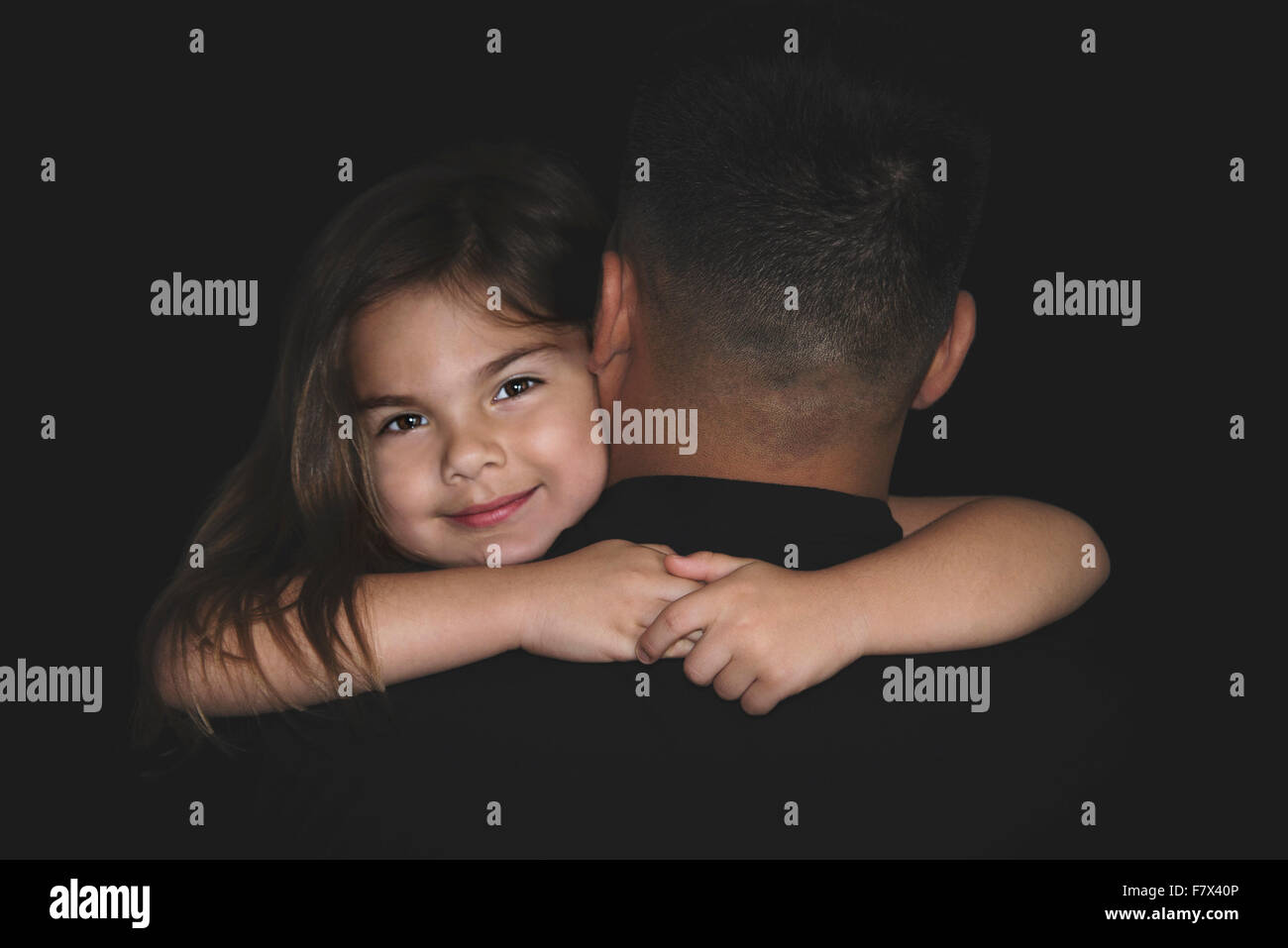 Black father and daughter hugging hi-res stock photography and images - Alamy