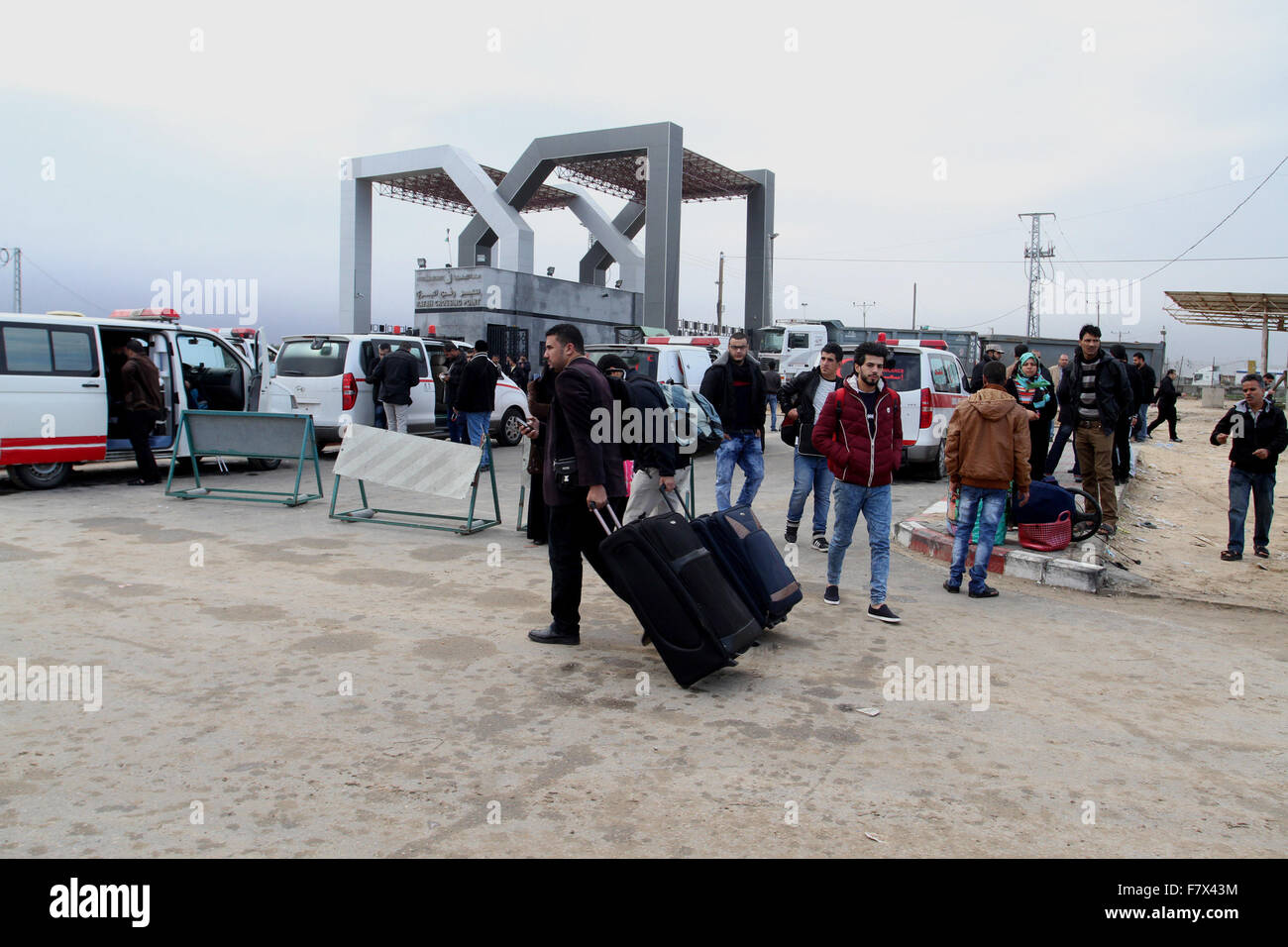 Rafah, Gaza Strip, Palestinian Territory. 3rd Dec, 2015. Palestinians ...