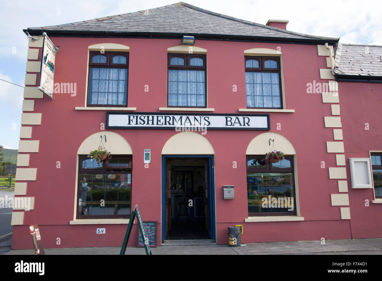 Fishermans Bar - Skellig Restaurant, Portmagee, Ring of Kerry; Coast ...