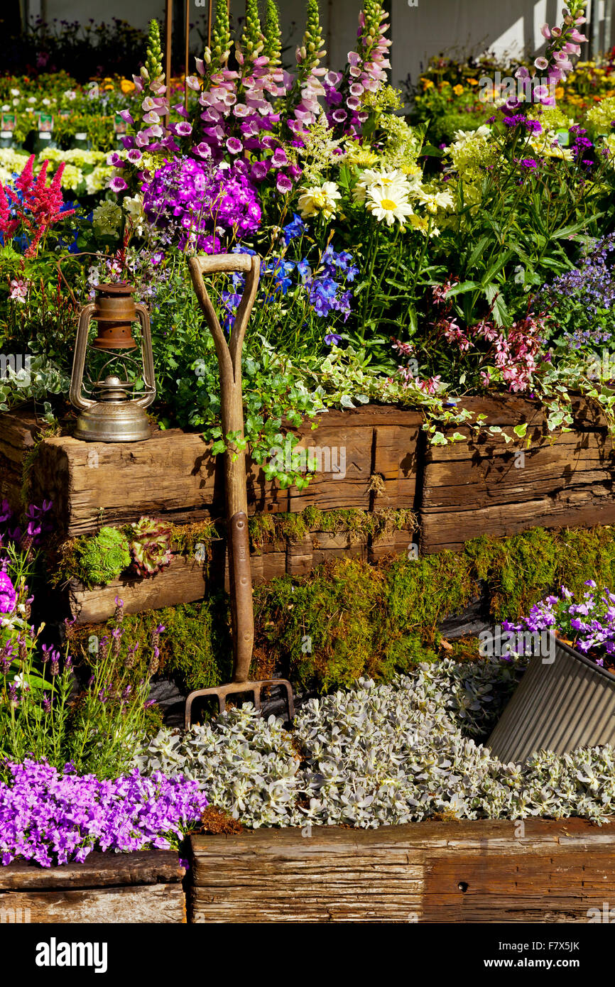 Raised flower bed display hi-res stock photography and images - Alamy