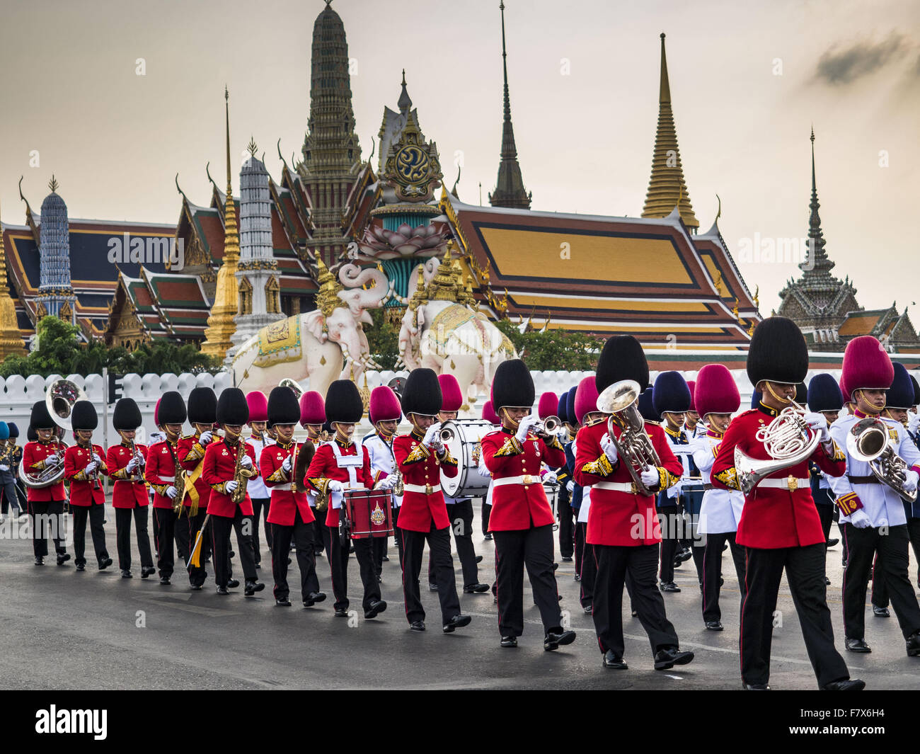 Thai royal guards march in hi-res stock photography and images - Alamy