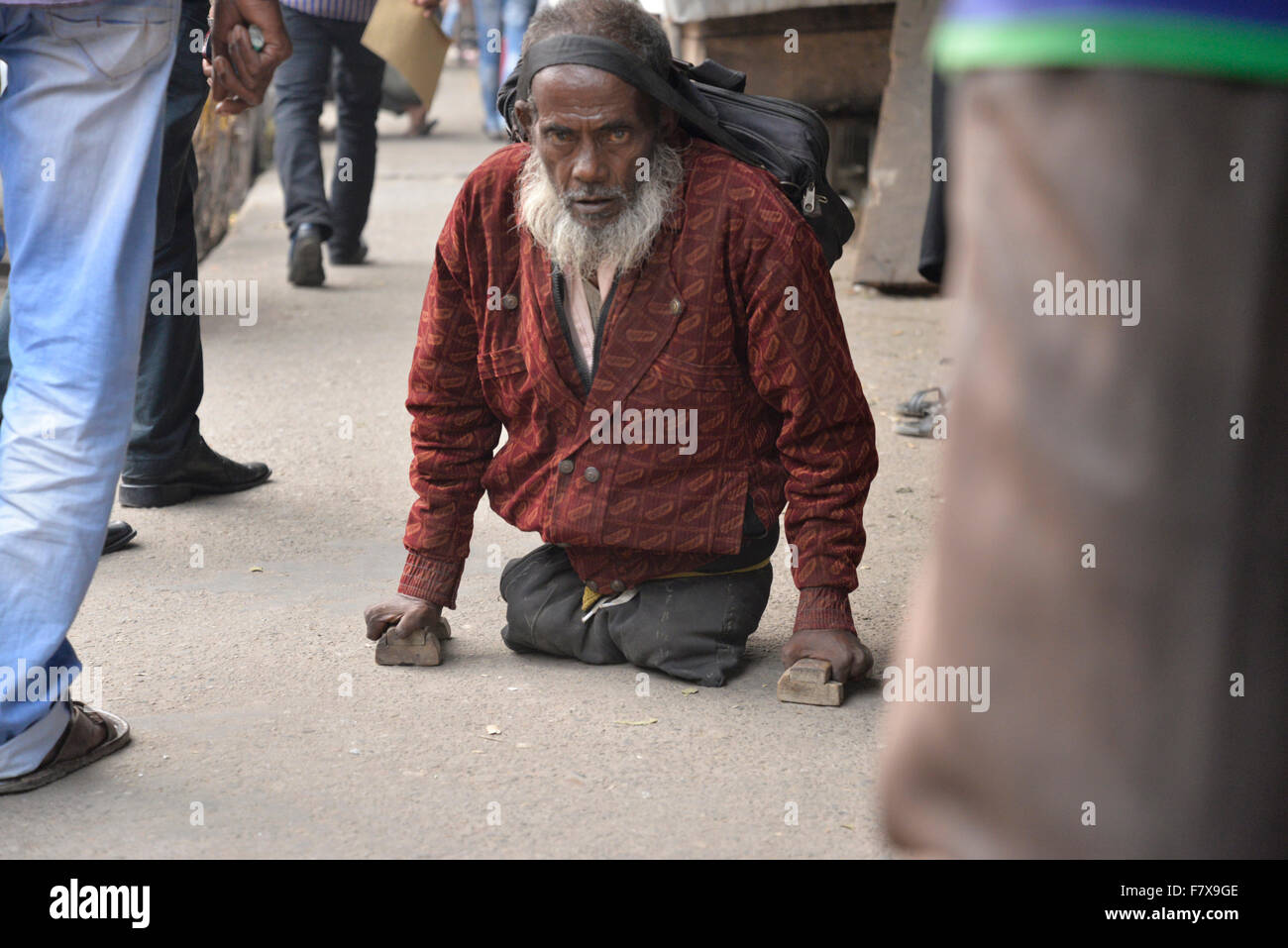 Dhaka City, Bangladesh. 3rd Dec, 2015. A Bangladeshi disables parson ...